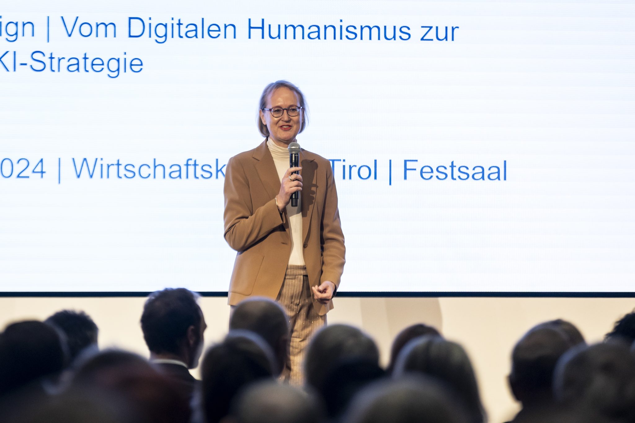 Austrian pioneer Sabine Singer inspires with lecture on value-based AI ...